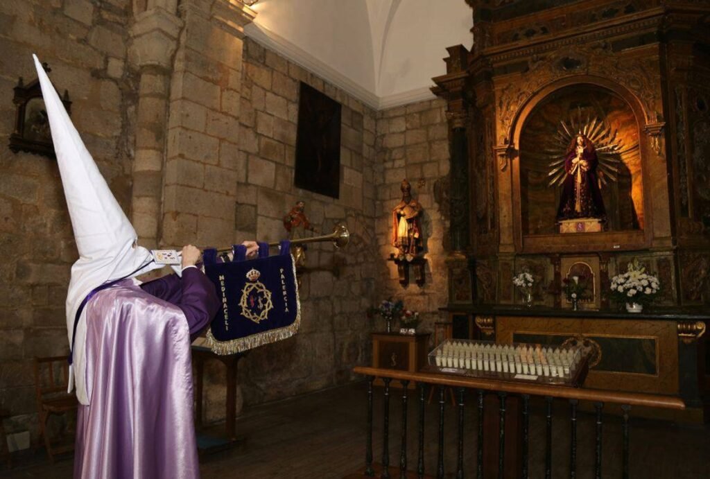 Tararú, el instrumento musical que caracteriza la Semana Santa ...