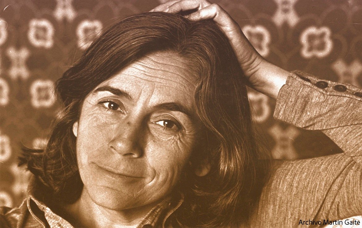 Carmen Martín Gaite, una escritora de los pies a la cabeza - Patrimonio ...